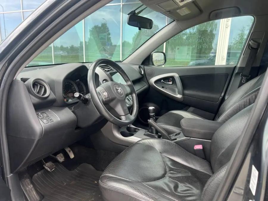 Pelēks Toyota RAV4 2008 Rēzekne, ar dzinēja tilpumu 2.20 L un nobraukumu 275 tūkst. km par 3950 €, foto 12 vietnē AUTOMOTO.COM.LV