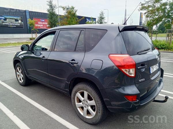 Pelēks Toyota RAV4 2008 Rīga, ar dzinēja tilpumu 2.20 L un nobraukumu 253 tūkst. km par 4300 €, foto 3 vietnē AUTOMOTO.COM.LV
