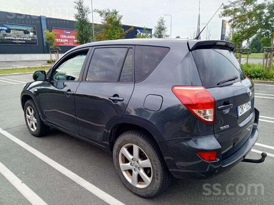 Pelēks Toyota RAV4 2008 Rīga, ar dzinēja tilpumu 2.20 L un nobraukumu 253 tūkst. km par 4300 €, foto 4 vietnē AUTOMOTO.COM.LV