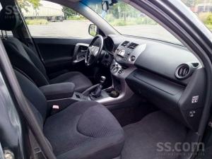 Pelēks Toyota RAV4 2008 Rīga, ar dzinēja tilpumu 2.20 L un nobraukumu 253 tūkst. km par 4300 €, foto 6 vietnē AUTOMOTO.COM.LV