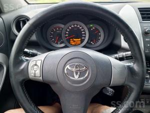 Pelēks Toyota RAV4 2008 Rīga, ar dzinēja tilpumu 2.20 L un nobraukumu 253 tūkst. km par 4300 €, foto 11 vietnē AUTOMOTO.COM.LV