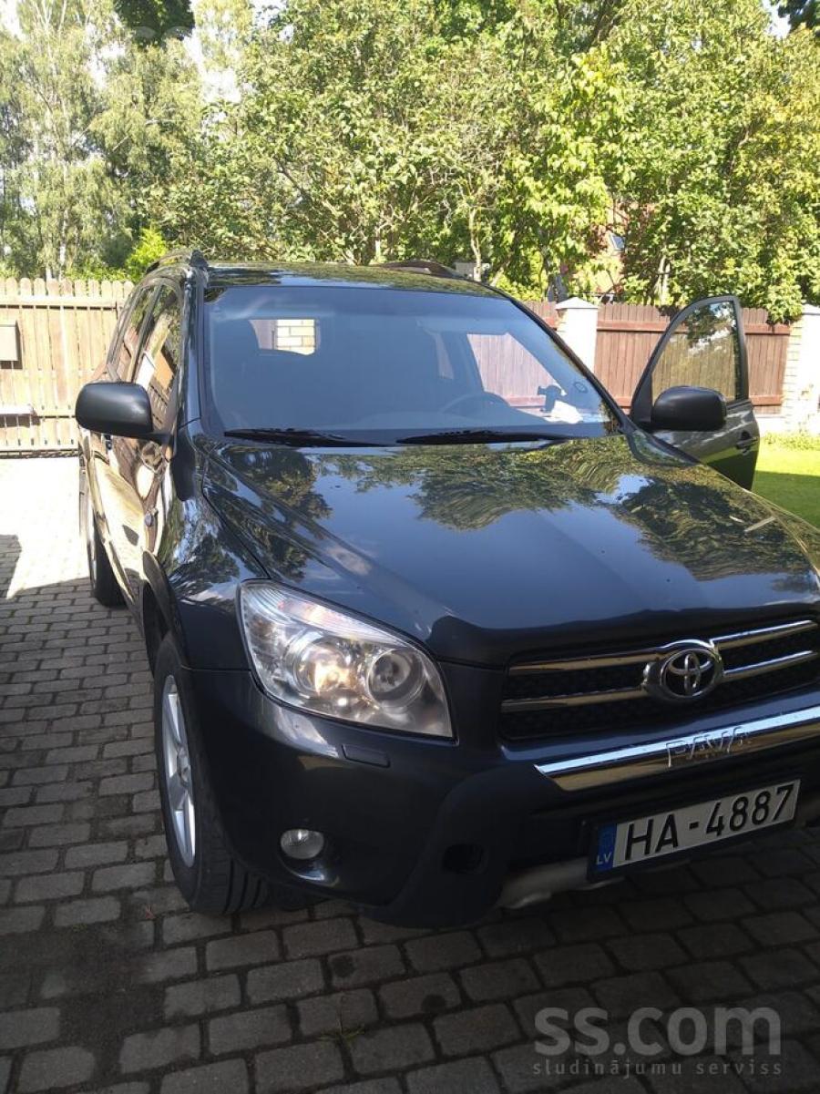 Grey Toyota RAV4 2008 in Riga, with an engine capacity of 2.20 L and mileage of 313 thousand km for 52000 €, photo 1 on AUTOMOTO.COM.LV
