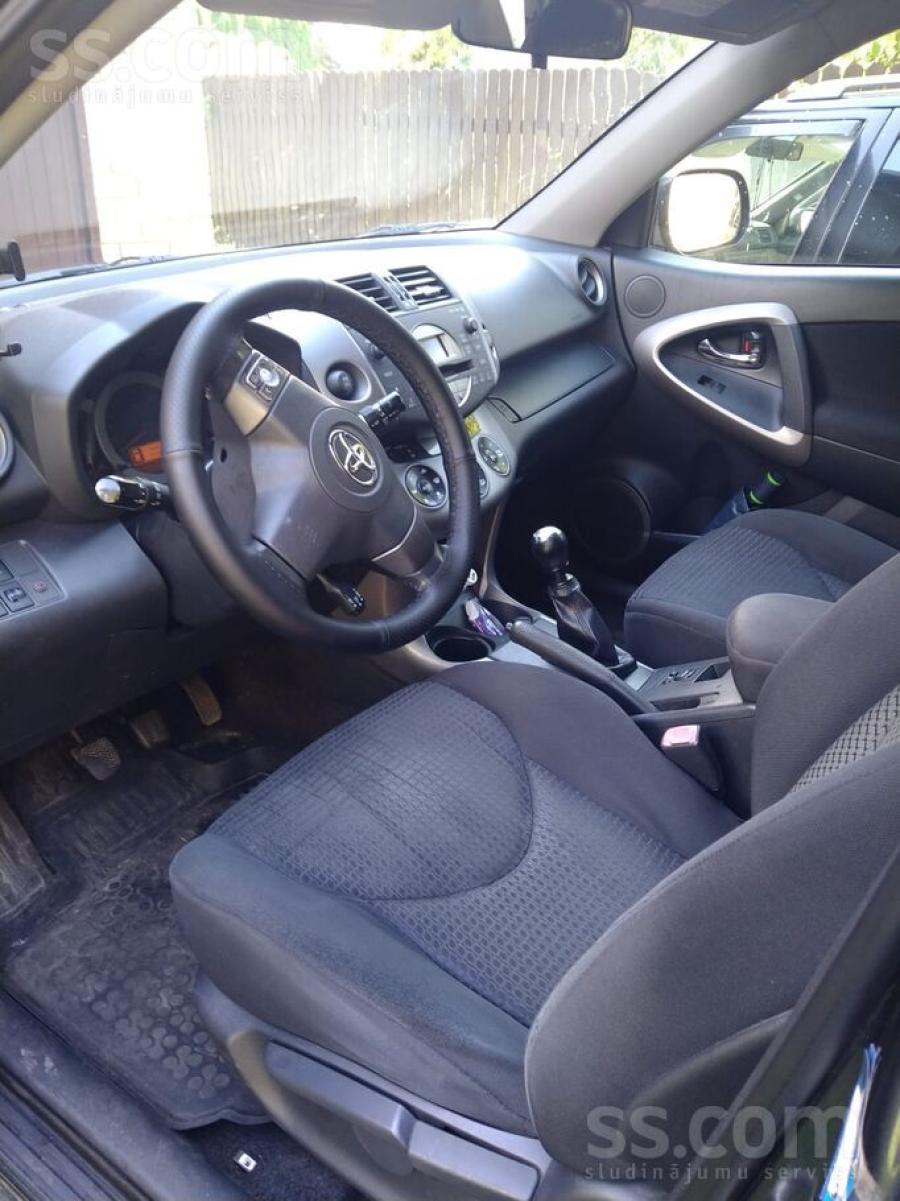 Pelēks Toyota RAV4 2008 Rīga, ar dzinēja tilpumu 2.20 L un nobraukumu 313 tūkst. km par 5200 €, foto 6 vietnē AUTOMOTO.COM.LV