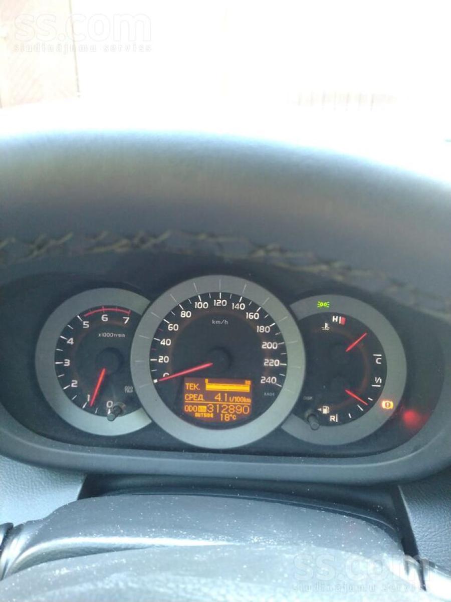 Pelēks Toyota RAV4 2008 Rīga, ar dzinēja tilpumu 2.20 L un nobraukumu 313 tūkst. km par 5200 €, foto 8 vietnē AUTOMOTO.COM.LV