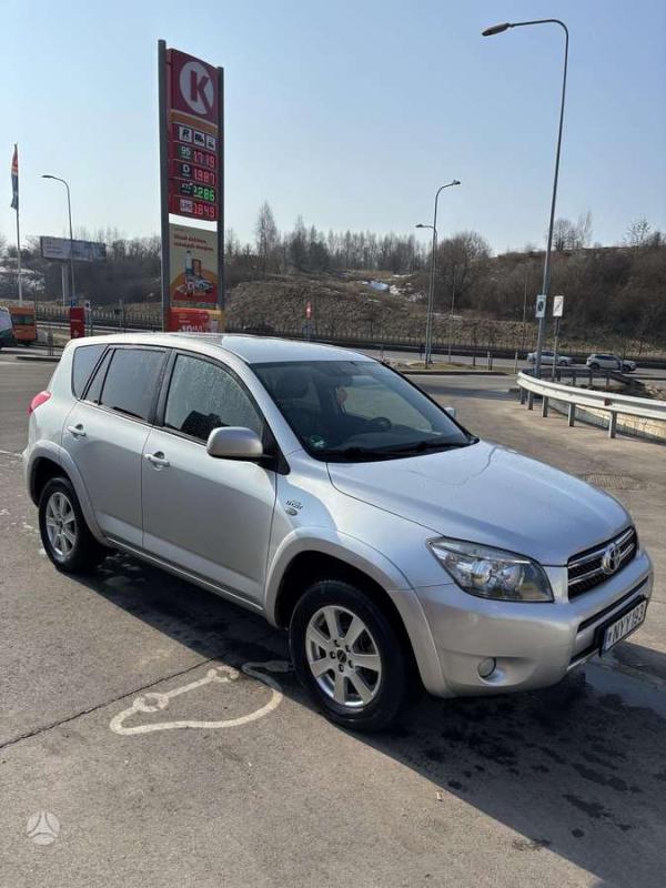 Тойота РАВ 4 2008 в Вильнюс на AUTOMOTO.COM.LV Серый Тойота РАВ 4 2008 в Вильнюс, объемом двигателя 2.23 л и пробегом 307 тыс. км за 4800 €, фото 1 на AUTOMOTO.COM.LV