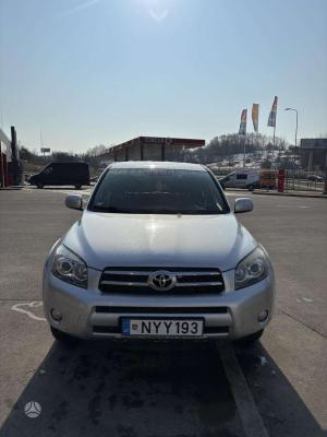 Pelēks Toyota RAV4 2008 Viļņa, ar dzinēja tilpumu 2.23 L un nobraukumu 307 tūkst. km par 4800 €, foto 3 vietnē AUTOMOTO.COM.LV