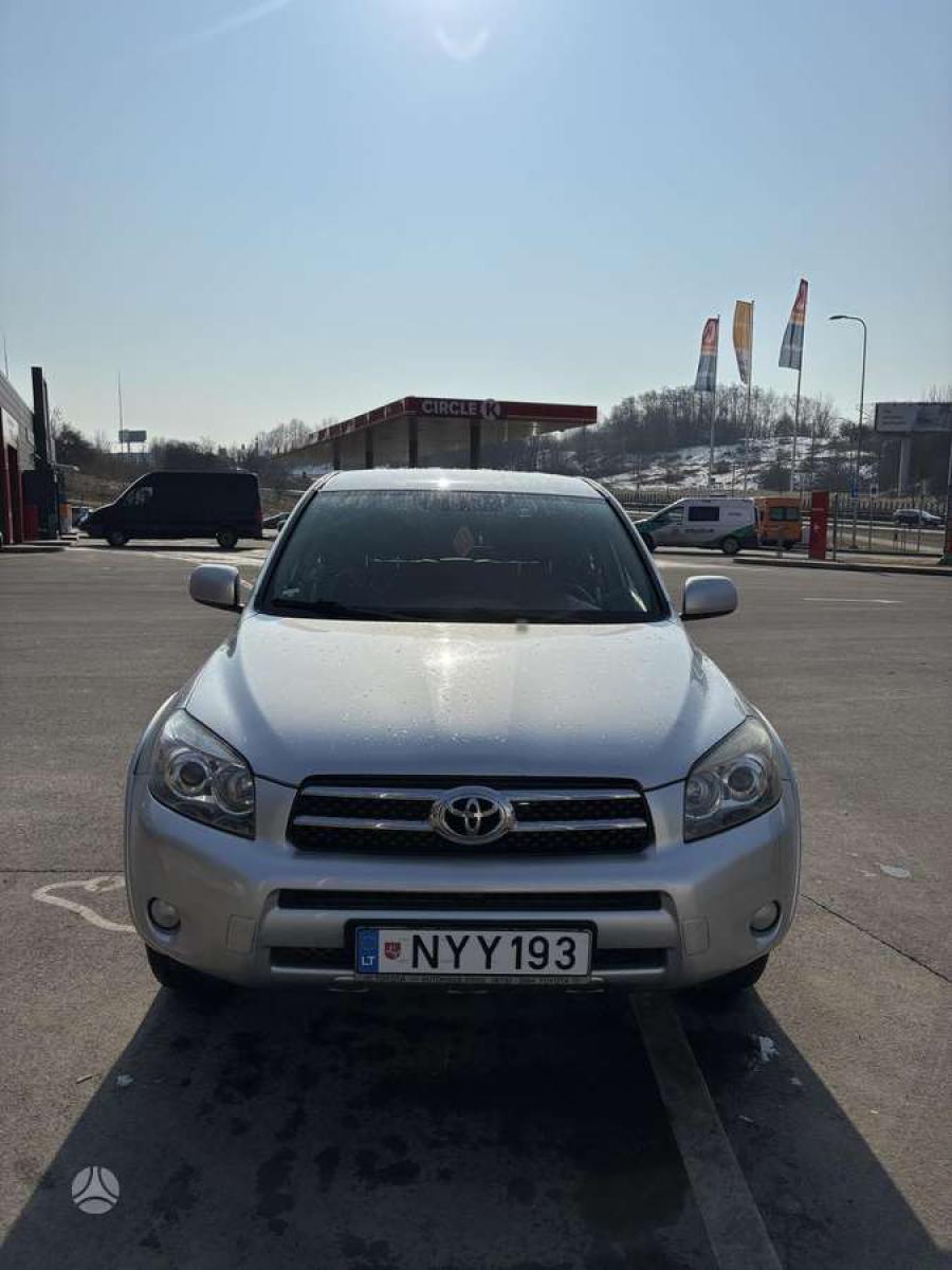 Pelēks Toyota RAV4 2008 Viļņa, ar dzinēja tilpumu 2.23 L un nobraukumu 307 tūkst. km par 4800 €, foto 3 vietnē AUTOMOTO.COM.LV