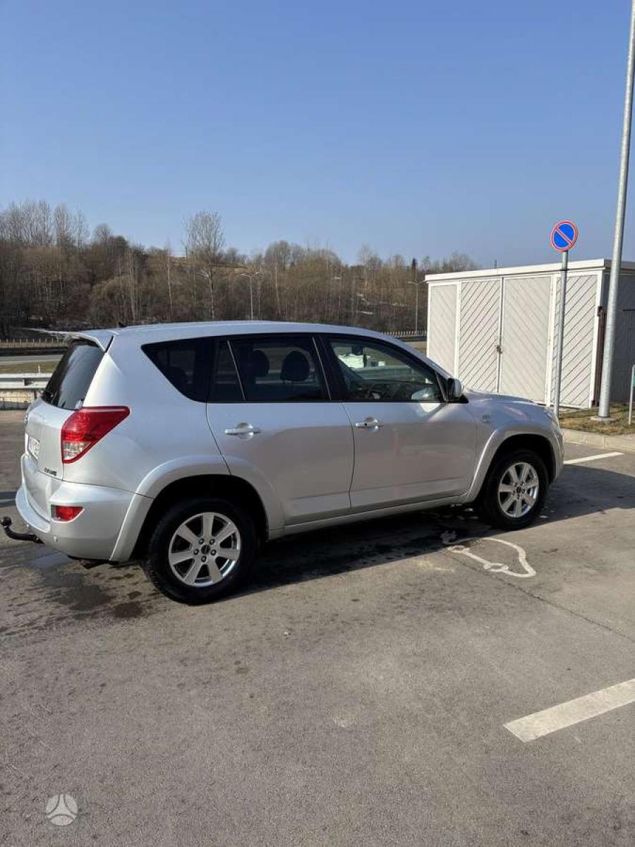 Pelēks Toyota RAV4 2008 Viļņa, ar dzinēja tilpumu 2.23 L un nobraukumu 307 tūkst. km par 4800 €, foto 5 vietnē AUTOMOTO.COM.LV