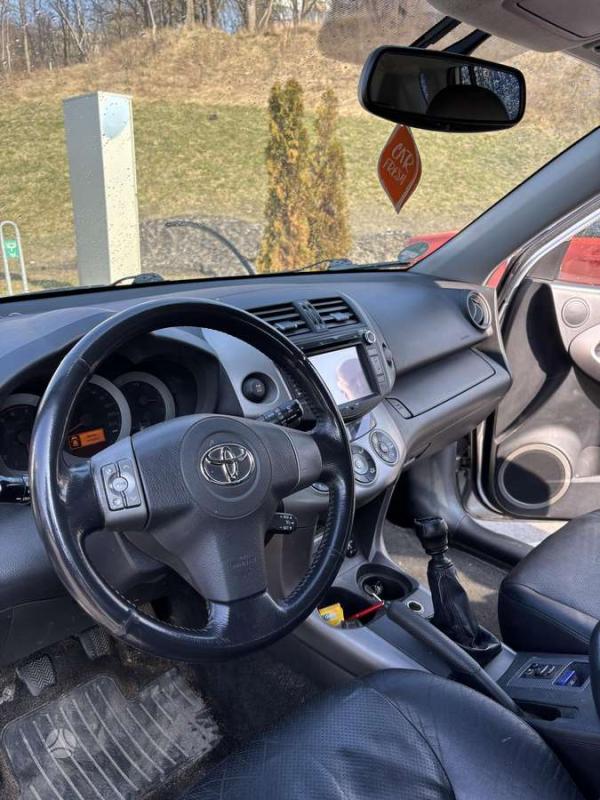 Тойота РАВ 4 2008 в Вильнюс на AUTOMOTO.COM.LV Серый Тойота РАВ 4 2008 в Вильнюс, объемом двигателя 2.23 л и пробегом 307 тыс. км за 4800 €, фото 6 на AUTOMOTO.COM.LV