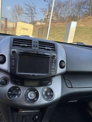 Pelēks Toyota RAV4 2008 Viļņa, ar dzinēja tilpumu 2.23 L un nobraukumu 307 tūkst. km par 4800 €, foto 8 vietnē AUTOMOTO.COM.LV