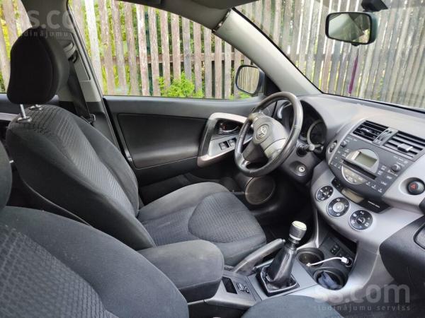 Grey Toyota RAV4 2008 in Valmiera, with an engine capacity of 2.20 L and mileage of 261 thousand km for 3350 €, photo 8 on AUTOMOTO.COM.LV