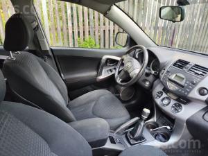 Grey Toyota RAV4 2008 in Valmiera, with an engine capacity of 2.20 L and mileage of 261 thousand km for 3350 €, photo 8 on AUTOMOTO.COM.LV
