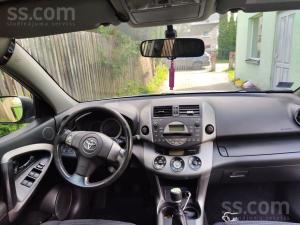 Grey Toyota RAV4 2008 in Valmiera, with an engine capacity of 2.20 L and mileage of 261 thousand km for 3350 €, photo 9 on AUTOMOTO.COM.LV