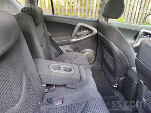 Grey Toyota RAV4 2008 in Valmiera, with an engine capacity of 2.20 L and mileage of 261 thousand km for 3350 €, photo 10 on AUTOMOTO.COM.LV