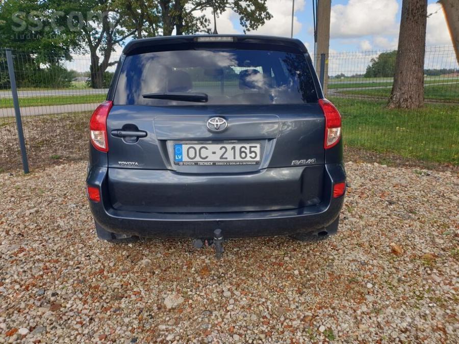 Pelēks Toyota RAV4 2008 Cēsis, ar dzinēja tilpumu 2.20 L un nobraukumu 0 tūkst. km par 5900 €, foto 5 vietnē AUTOMOTO.COM.LV