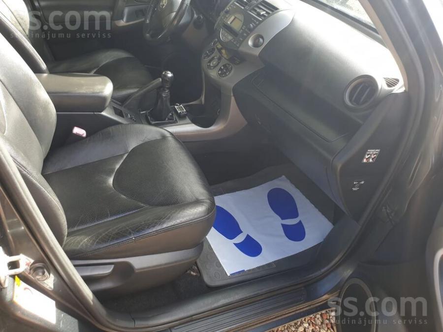 Pelēks Toyota RAV4 2008 Cēsis, ar dzinēja tilpumu 2.20 L un nobraukumu 0 tūkst. km par 5900 €, foto 13 vietnē AUTOMOTO.COM.LV