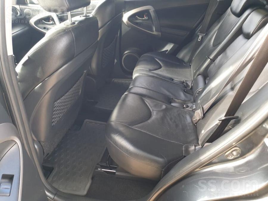 Pelēks Toyota RAV4 2008 Cēsis, ar dzinēja tilpumu 2.20 L un nobraukumu 0 tūkst. km par 5900 €, foto 15 vietnē AUTOMOTO.COM.LV