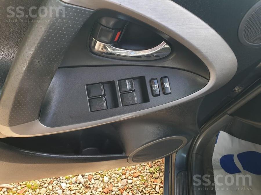 Pelēks Toyota RAV4 2008 Cēsis, ar dzinēja tilpumu 2.20 L un nobraukumu 0 tūkst. km par 5900 €, foto 18 vietnē AUTOMOTO.COM.LV