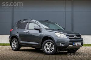 Grey Toyota RAV4 2009 in Riga, with an engine capacity of 2.20 L and mileage of 264 thousand km for 6490 €, photo 3 on AUTOMOTO.COM.LV