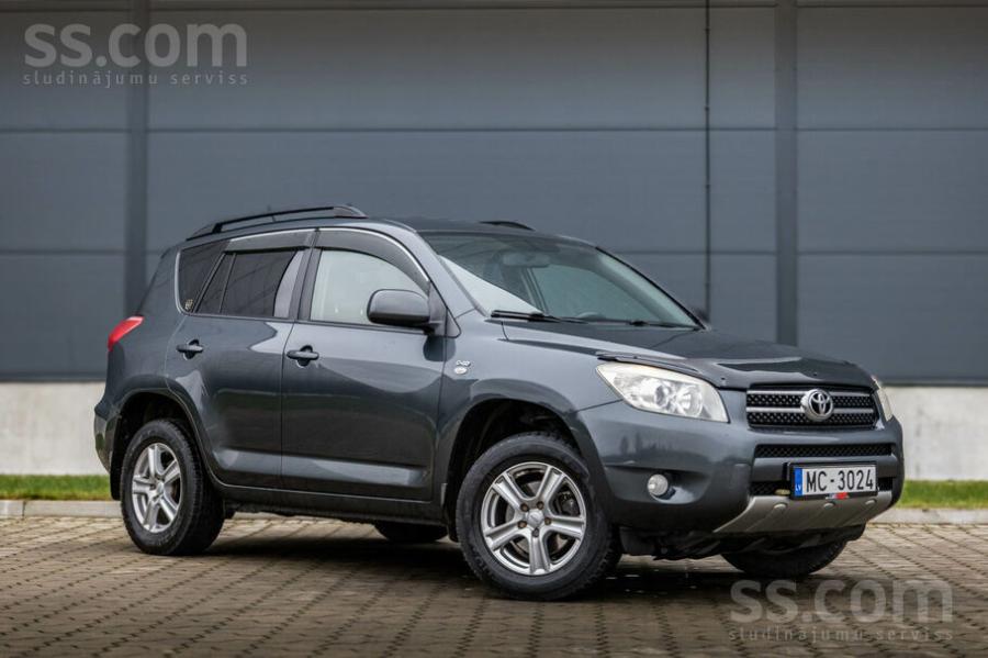 Grey Toyota RAV4 2009 in Riga, with an engine capacity of 2.20 L and mileage of 264 thousand km for 6490 €, photo 3 on AUTOMOTO.COM.LV