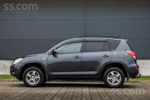 Grey Toyota RAV4 2009 in Riga, with an engine capacity of 2.20 L and mileage of 264 thousand km for 6490 €, photo 5 on AUTOMOTO.COM.LV