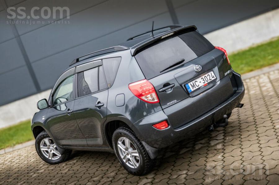 Grey Toyota RAV4 2009 in Riga, with an engine capacity of 2.20 L and mileage of 264 thousand km for 6490 €, photo 7 on AUTOMOTO.COM.LV