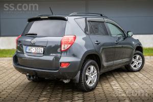 Grey Toyota RAV4 2009 in Riga, with an engine capacity of 2.20 L and mileage of 264 thousand km for 6490 €, photo 8 on AUTOMOTO.COM.LV