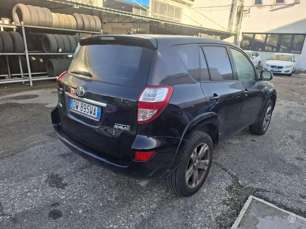 Grey Toyota RAV4 2009 in Siauliai, with an engine capacity of 2.23 L and mileage of 213 thousand km for 5400 €, photo 5 on AUTOMOTO.COM.LV
