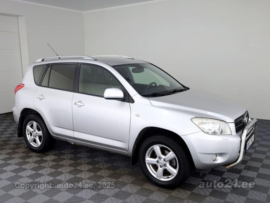 Pelēks Toyota RAV4 2009 Tallina, ar dzinēja tilpumu 2.00 L un nobraukumu 151 tūkst. km par 5499 €, foto 1 vietnē AUTOMOTO.COM.LV