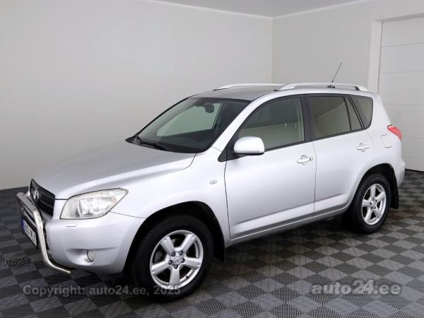 Pelēks Toyota RAV4 2009 Tallina, ar dzinēja tilpumu 2.00 L un nobraukumu 151 tūkst. km par 5499 €, foto 2 vietnē AUTOMOTO.COM.LV