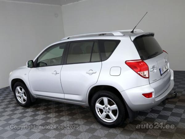 Pelēks Toyota RAV4 2009 Tallina, ar dzinēja tilpumu 2.00 L un nobraukumu 151 tūkst. km par 5499 €, foto 4 vietnē AUTOMOTO.COM.LV
