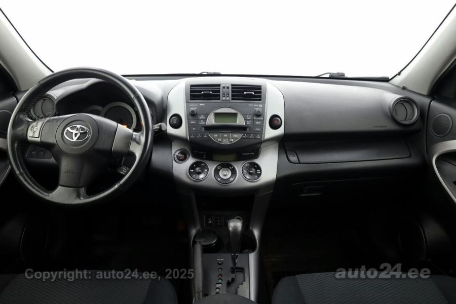 Pelēks Toyota RAV4 2009 Tallina, ar dzinēja tilpumu 2.00 L un nobraukumu 151 tūkst. km par 5499 €, foto 5 vietnē AUTOMOTO.COM.LV