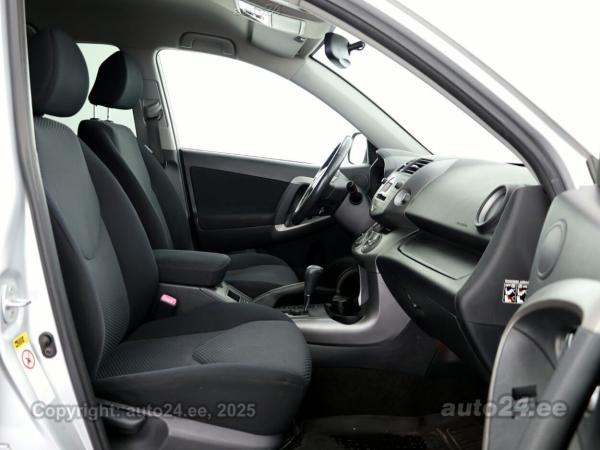 Pelēks Toyota RAV4 2009 Tallina, ar dzinēja tilpumu 2.00 L un nobraukumu 151 tūkst. km par 5499 €, foto 6 vietnē AUTOMOTO.COM.LV