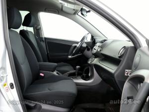 Pelēks Toyota RAV4 2009 Tallina, ar dzinēja tilpumu 2.00 L un nobraukumu 151 tūkst. km par 5499 €, foto 6 vietnē AUTOMOTO.COM.LV