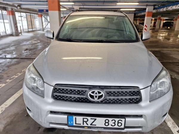 Pelēks Toyota RAV4 2009 Viļņa, ar dzinēja tilpumu 2.40 L un nobraukumu 170 tūkst. km par 5499 €, foto 5 vietnē AUTOMOTO.COM.LV