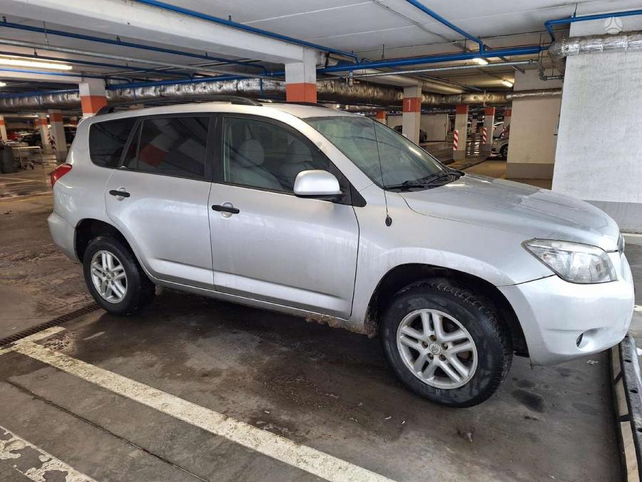 Grey Toyota RAV4 2009 in Vilnius, with an engine capacity of 2.40 L and mileage of 170 thousand km for 5499 €, photo 7 on AUTOMOTO.COM.LV