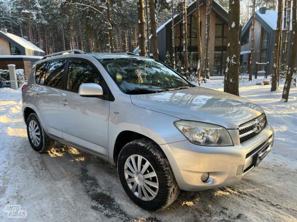 Grey Toyota RAV4 2009 in Vilnius, with an engine capacity of 2.20 L and mileage of 300 thousand km for 3250 €, photo 3 on AUTOMOTO.COM.LV