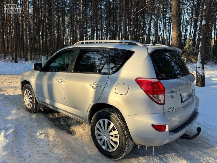 Pelēks Toyota RAV4 2009 Viļņa, ar dzinēja tilpumu 2.20 L un nobraukumu 300 tūkst. km par 3250 €, foto 6 vietnē AUTOMOTO.COM.LV