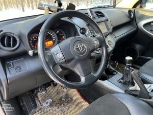 Pelēks Toyota RAV4 2009 Viļņa, ar dzinēja tilpumu 2.20 L un nobraukumu 300 tūkst. km par 3250 €, foto 9 vietnē AUTOMOTO.COM.LV