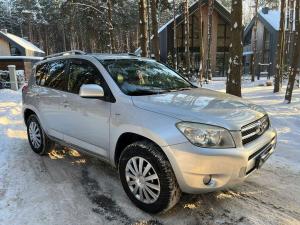 Pelēks Toyota RAV4 2009 Viļņa, ar dzinēja tilpumu 2.23 L un nobraukumu 300 tūkst. km par 3350 €, foto 2 vietnē AUTOMOTO.COM.LV