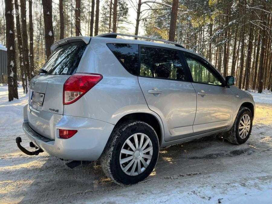 Pelēks Toyota RAV4 2009 Viļņa, ar dzinēja tilpumu 2.23 L un nobraukumu 300 tūkst. km par 3350 €, foto 6 vietnē AUTOMOTO.COM.LV