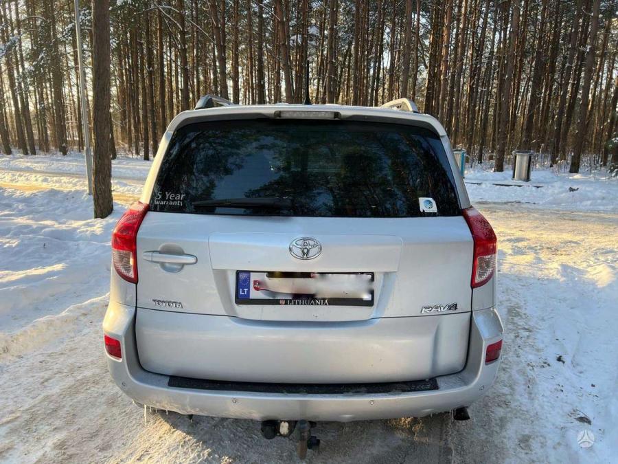 Pelēks Toyota RAV4 2009 Viļņa, ar dzinēja tilpumu 2.23 L un nobraukumu 300 tūkst. km par 3350 €, foto 7 vietnē AUTOMOTO.COM.LV