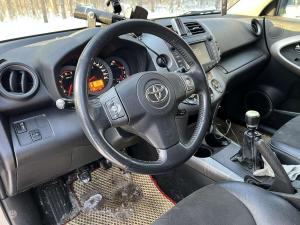 Pelēks Toyota RAV4 2009 Viļņa, ar dzinēja tilpumu 2.23 L un nobraukumu 300 tūkst. km par 3350 €, foto 8 vietnē AUTOMOTO.COM.LV