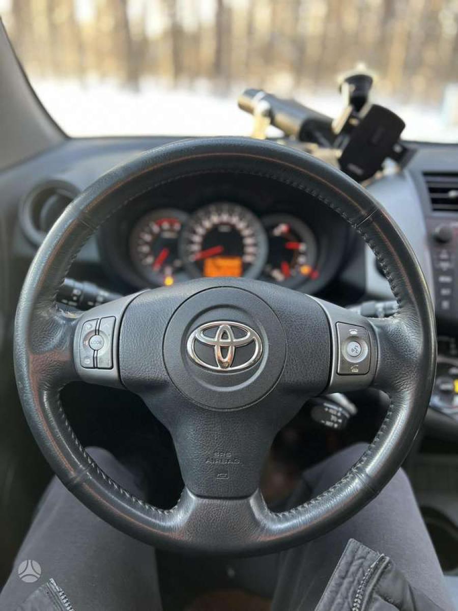 Pelēks Toyota RAV4 2009 Viļņa, ar dzinēja tilpumu 2.23 L un nobraukumu 300 tūkst. km par 3350 €, foto 10 vietnē AUTOMOTO.COM.LV