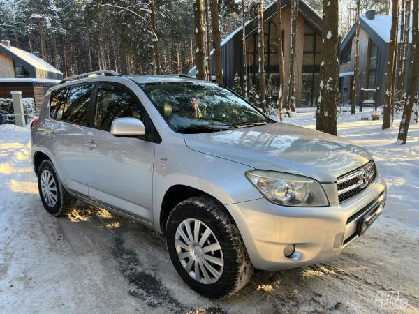 Pelēks Toyota RAV4 2009 Viļņa, ar dzinēja tilpumu 2.20 L un nobraukumu 300 tūkst. km par 3350 €, foto 6 vietnē AUTOMOTO.COM.LV
