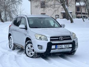 Grey Toyota RAV4 2009 in Vilnius, with an engine capacity of 2.23 L and mileage of 330 thousand km for 2999 €, photo  on AUTOMOTO.COM.LV
