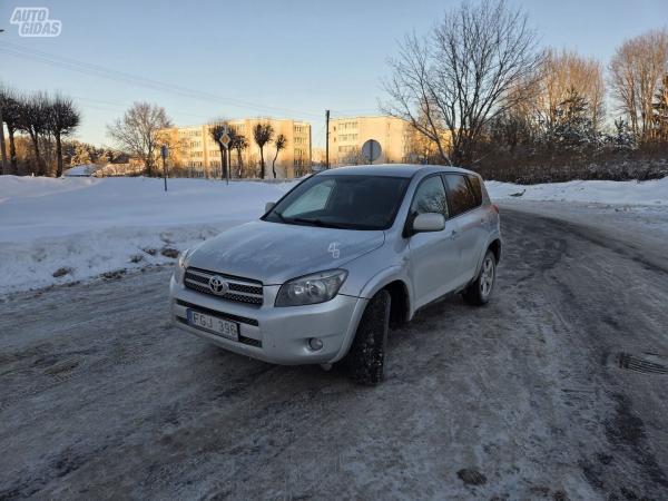 Pelēks Toyota RAV4 2009 Ukmergė, ar dzinēja tilpumu 2.20 L un nobraukumu 207 tūkst. km par 3250 €, foto 1 vietnē AUTOMOTO.COM.LV