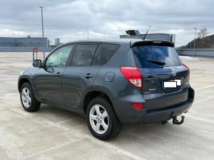 Grey Toyota RAV4 2009 in Ukmerge, with an engine capacity of 2.20 L and mileage of 204 thousand km for 5400 €, photo 4 on AUTOMOTO.COM.LV
