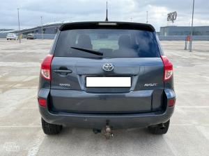 Grey Toyota RAV4 2009 in Ukmerge, with an engine capacity of 2.20 L and mileage of 204 thousand km for 5400 €, photo 5 on AUTOMOTO.COM.LV
