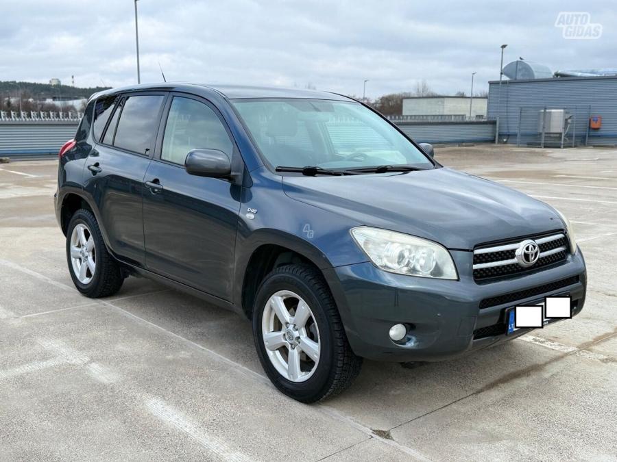 Grey Toyota RAV4 2009 in Ukmerge, with an engine capacity of 2.20 L and mileage of 204 thousand km for 5400 €, photo 8 on AUTOMOTO.COM.LV